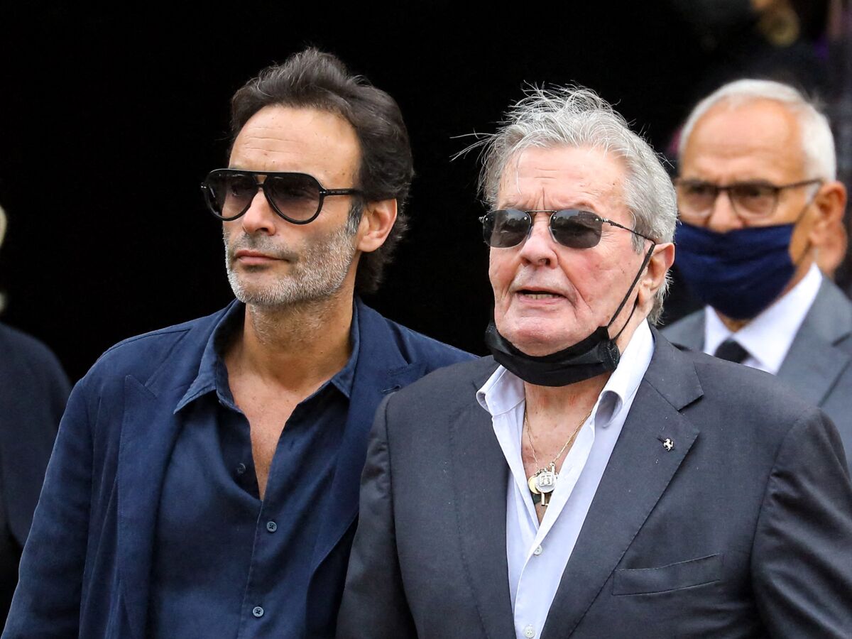 El hijo de Alain Delon desmiente que su padre le pidiera terminar con ...