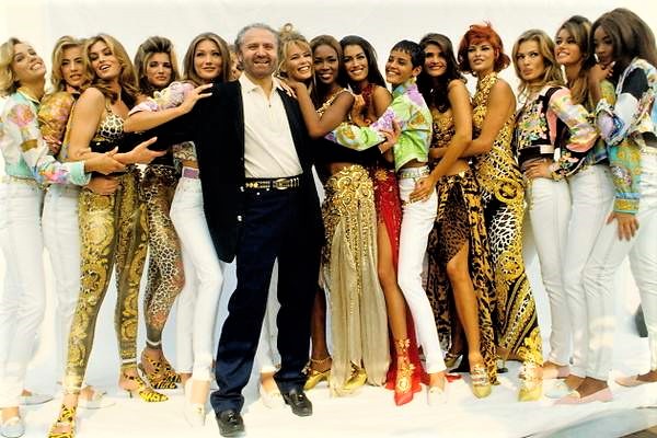 «Fratelli. Una familia italiana», libro sobre Gianni Versace escrito ...