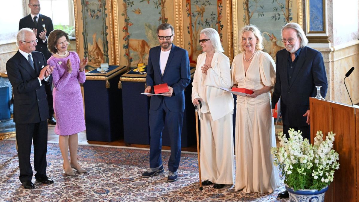 ABBA (Benny, Agnetha Fältskog, Ann-Frid y Björn), es galardonado por el ...